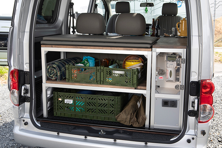 NV350キャラバンとNV200をベースにしたフリースタイルキャンピングカー「RIW」は土足でガンガン使えるアウトドア・ギア｜アネックス【Vol.2】|車のカスタムパーツ（カー用品）【MOTA】