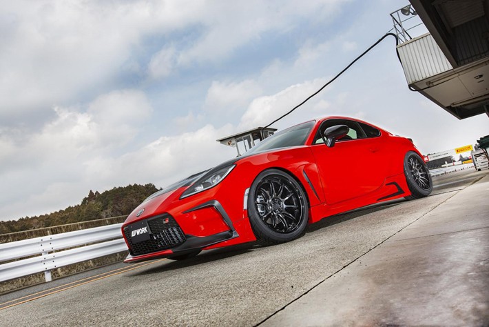 魅せるスポーツホイール「ZR10」の2ピースモデルが登場！ 深いリムが美しい「WORK EMOTION ZR10 2P」／WORK Vol.14(画像ギャラリー No.21) | 【車のパーツ ...