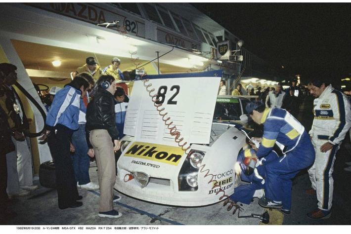 5年ぶりの国際選手権（WEC in Japan 富士）開催となった1982年の＜RX-7＞レーシングカーを特集する、写真集『マツダ サバンナ ...