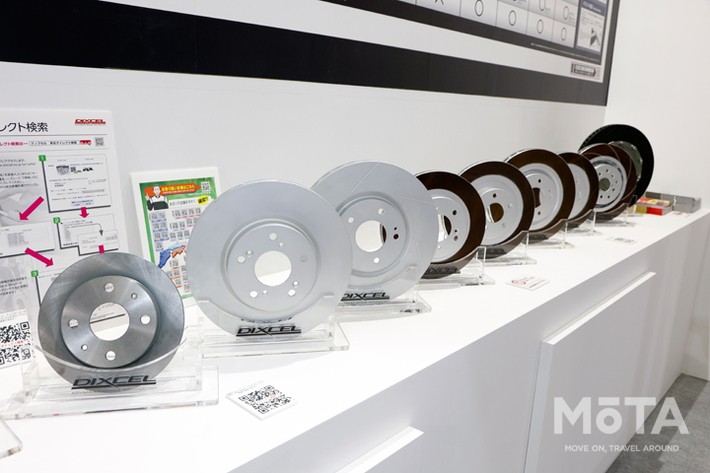 46メーカー1400車種をカバーするDIXCELのブレーキパーツ！ 実物のブレーキパッド・ブレーキローターを多数展示【東京オートサロン2023 ...