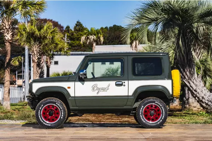 BeyondJAPAN、クラシカルなジムニースタイルを再解釈したカスタムデモカー「CODE02」を発表-過去の美学と現代のカスタム技術の融合(画像ギャラリー No.8) | 【業界先取り】業界 ...