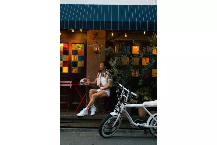 東京・渋谷発のeバイクブランド「ROCKA FLAME（ロカフレーム）」 フィットネスプロデューサーAYAさんとのコラボレーションeバイクを販売開始(画像ギャラリー No.2) | 【業界 ...