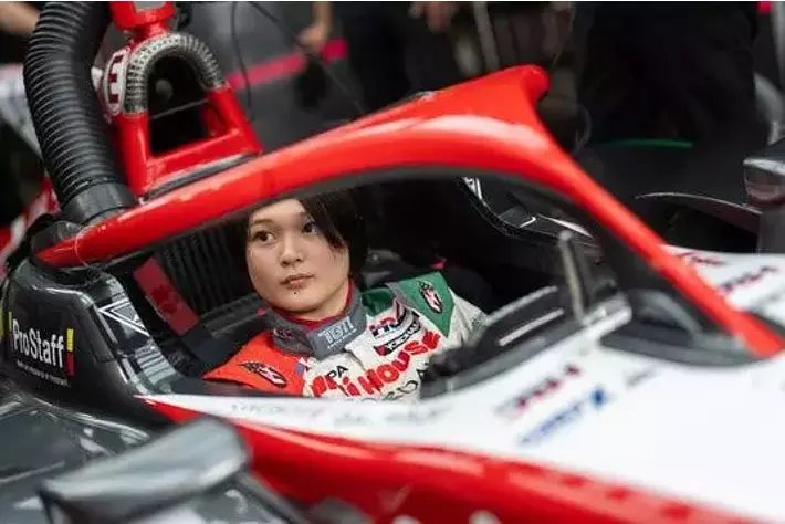 【未来のF1ドライバーを支える！】Juju（野田樹潤）選手と小野測器、スポンサー契約を継続(画像ギャラリー No.2) | 【業界先取り】業界ニュース・自動車ニュース2025国産車から輸入車 ...