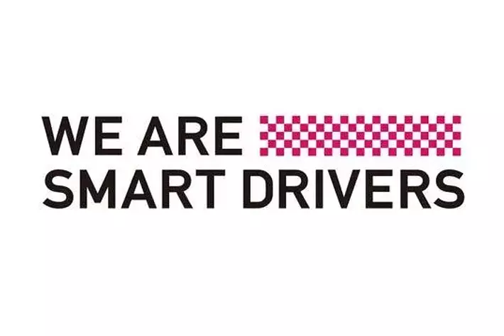 コミュニケーションの力で交通事故を減らす「スマートドライバー」の仲間を増やす参加型イベントや生放送ラジオ番組等を展開する「WE ARE ...